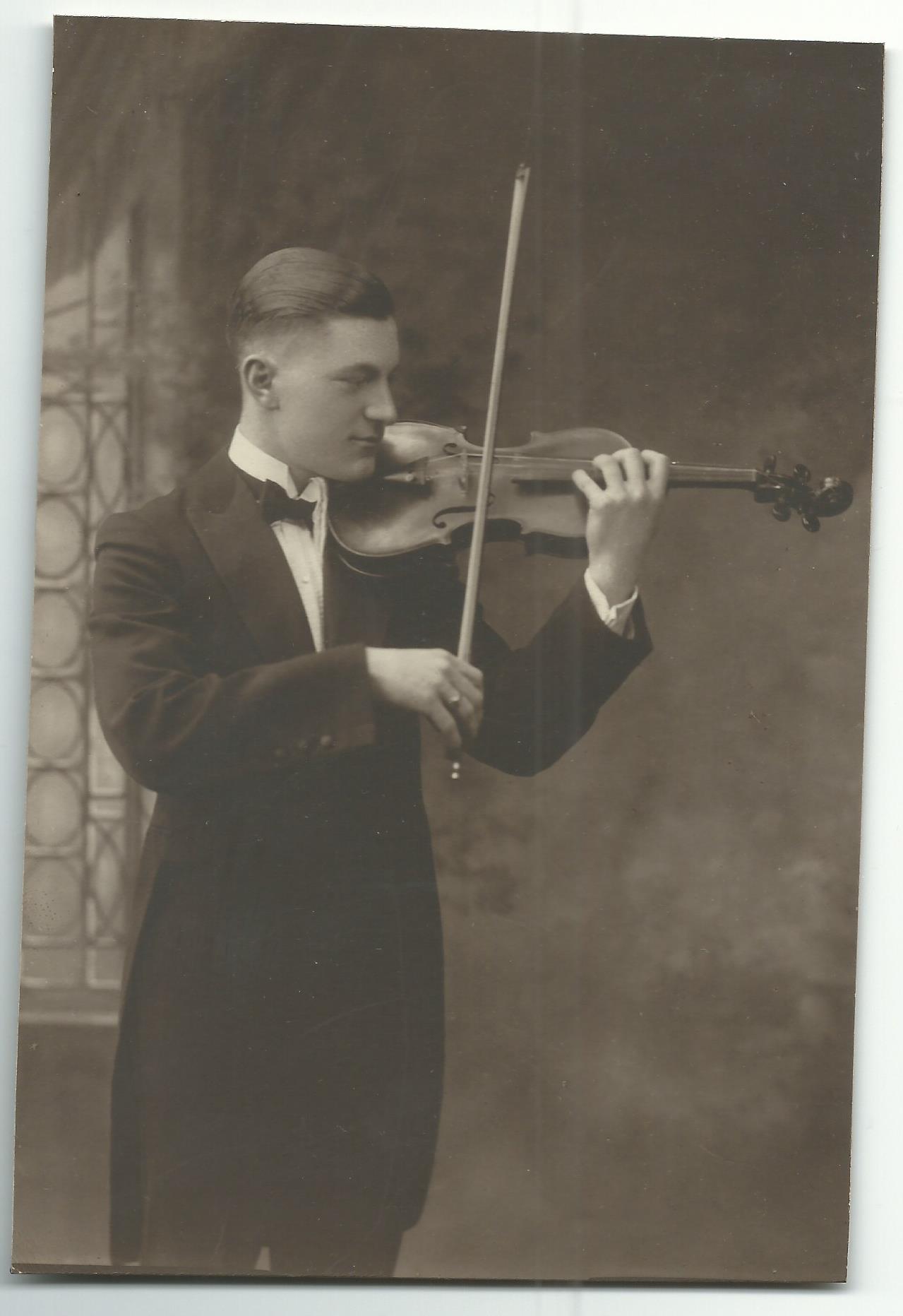 Stories unfold in pictures shared - Permanent.org